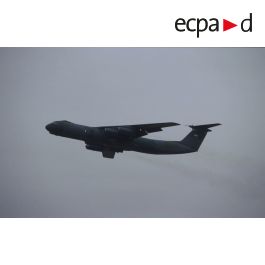 ImagesDéfense - Avion de transport américain Lockheed C-5 Galaxy en vol.