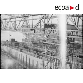 ImagesDéfense - Dans les chantiers navals de la Deschimag à Brême, l ...
