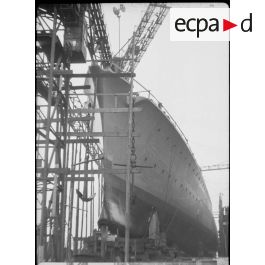 ImagesDéfense - Dans les chantiers navals de la Deschimag à Brême, l ...