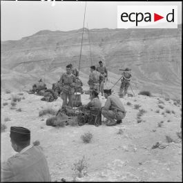 ImagesDéfense - Le poste de commandement (PC) dans le djebel Onk.