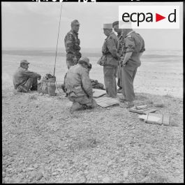 ImagesDéfense - Le général Paul Vanuxem et le colonel Roger Trinquier ...