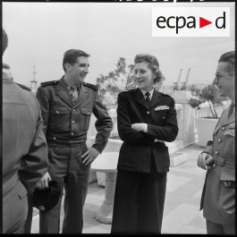 ImagesDéfense - La comtesse Ladislas du Luart s'entretient avec des ...