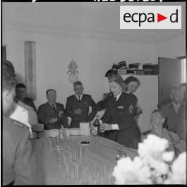 ImagesDéfense - L'apéritif d'honneur de la comtesse du Luart.