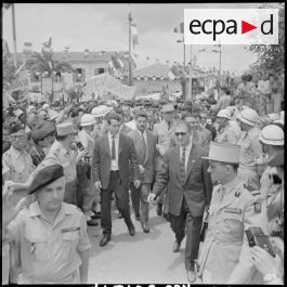 ImagesDéfense - Tizi Ouzou. Le général Allard et Jacques Soustelle.