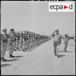 ImagesDéfense - Cérémonie militaire sur la base de Zenata.
