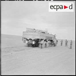 ImagesDéfense - Fort Flatters. Un camion de la Légion étrangère dans le ...