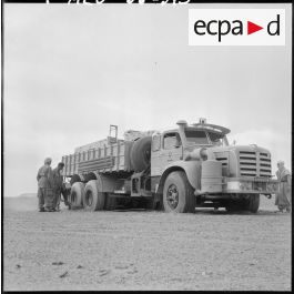 ImagesDéfense - Fort Flatters. Un camion de la Légion étrangère dans le ...