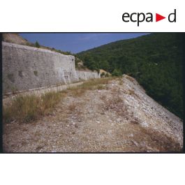 ImagesDéfense - Fort Faron. Escarpe et retranchement est. [légende d ...