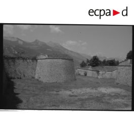 ImagesDéfense - Mont-Dauphin. Orillon du bastion de Bourgogne depuis le ...