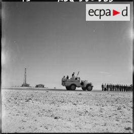 ImagesDéfense - Hassi Messoud. Cérémonie militaire.