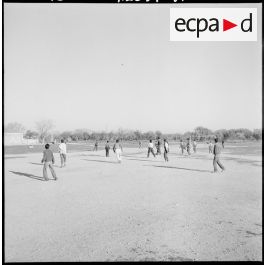 ImagesDéfense - Terman. Match de football plein d'ardeur.