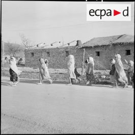 ImagesDéfense - Slissen. Maison forestière. Sortie de la classe.