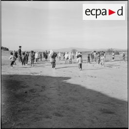 ImagesDéfense - Slissen. Récréation des élèves.