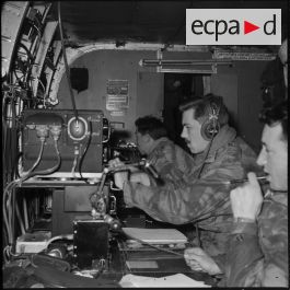 ImagesDéfense - Sud algérien. Opération Violet. L'équipe technique à ...