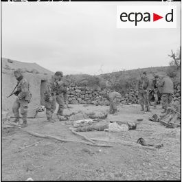 ImagesDéfense - Massif de Bou-Hamrah. Opération "Couronne". Cadavres de ...