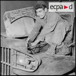 ImagesDéfense - Portrait d'un 1ere classe de la classe 57.1-C, au 1/410 ...