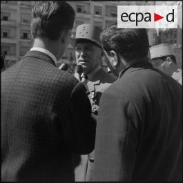 ImagesDéfense - Alger. Le général Allard est interviewé par les ...