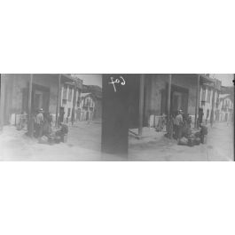 ImagesDéfense - 607. Les femmes à la fontaine avec leurs outres en peau ...