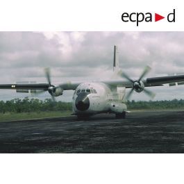 ImagesDéfense - Avion Transall C-160 en phase décollage à l'aéroport de ...