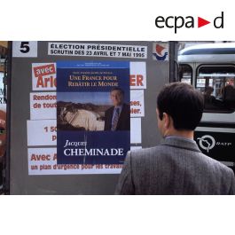ImagesDéfense - Avril 1995. Paris. Elections présidentielles : panneau ...
