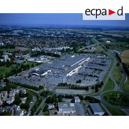 ImagesDéfense - Les Ulis (91). Centre commercial Les Ulis 2. Vue vers l ...