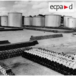 ImagesDéfense - République centrafricaine, Bangui, 1971. Le port pétrolier.