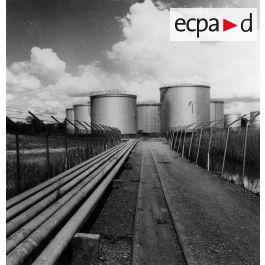 ImagesDéfense - République centrafricaine, Bangui, 1971. Port pétrolier.