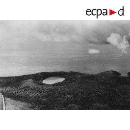 ImagesDéfense - Archipel des Comores, 1949. Lac Dziani (ilôt de Pamanzi).