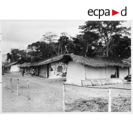 ImagesDéfense - République unie du Cameroun, Village de Bélabo, 1970 ...