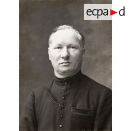 ImagesDéfense - Abbé Roux, sept[embre] 1937. [légende d'origine]