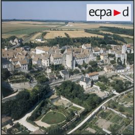ImagesDéfense - Chateau-Landon (77). Les remparts.
