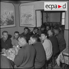 ImagesDéfense - Aït Boumahdi. Repas des moniteurs de l'Ecole militaire ...