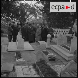 ImagesDéfense - Alger. Visite de la mosquée et du cimetière de Sidi ...