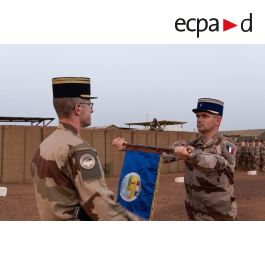 ImagesDéfense - Le lieutenant-colonel Raphaël Le Flohic récupère le ...