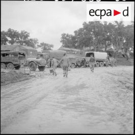 ImagesDéfense - Opération Emeraude. La vie quotidienne au campement.