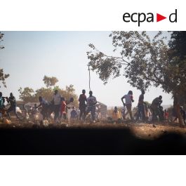 ImagesDéfense - Des civils se dispèrsent lors d'une manifestation à ...