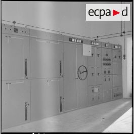 ImagesDéfense - Bâtiment de l'ERGG de Maison-Blanche et de l ...