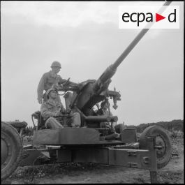 ImagesDéfense - Alger. 411e régiment anti-aérien (RAA). Entraînement ...