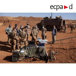 ImagesDéfense - Présentation du système de mini drone de reconnaissance ...