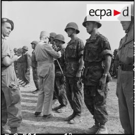 ImagesDéfense - Le général Navarre, commandant en chef en Indochine ...