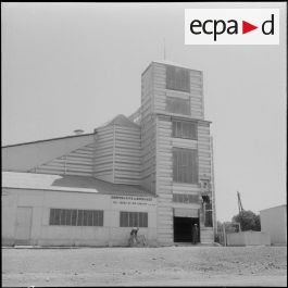 ImagesDéfense - Vue de la coopérative de céréales d' Oued Fodda.