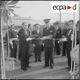 ImagesDéfense - Inauguration de la foire exposition d'Oran. Monsieur ...