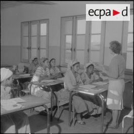 ImagesDéfense - Oued-Fodda. Centre social. Classe d'alphabétisation ...