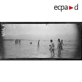 ImagesDéfense - Malo-les-Bains (Nord). Soldats se baignant sur la plage ...
