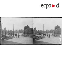 ImagesDéfense - Roye (Somme). La grande place. [légende d'origine]