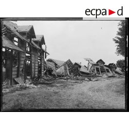 ImagesDéfense - Besmé (Aisne). Ruines des communs du château de ...