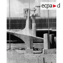 ImagesDéfense - République togolaise, 1970. "La brise", sculpture par ...