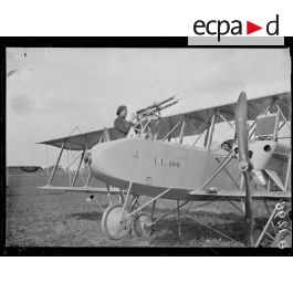 ImagesDéfense - Merfy. Marne. Camouflage d'une route. [légende d'origine]