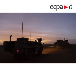 ImagesDéfense - Un véhicule de l'avant blindé (VAB) et un véhicule ...