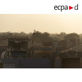 ImagesDéfense - Arrivée d'un convoi sur la base de Gossi, au Mali.